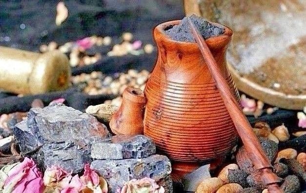 Khôl ou Kajal ? Quelle est la différence et quels sont les bienfaits ...